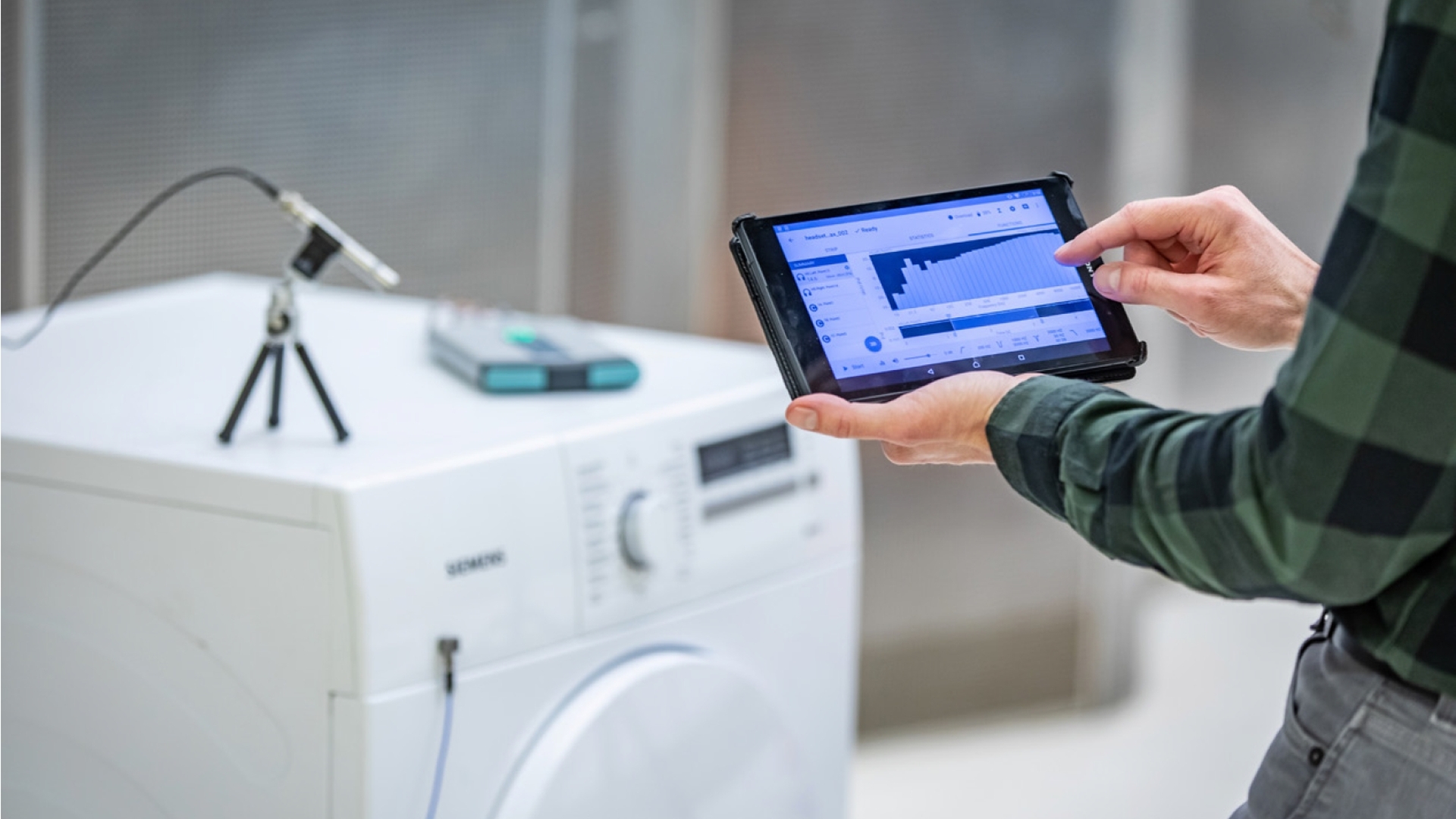 Simulation benefits sound & vibration testing | Siemens