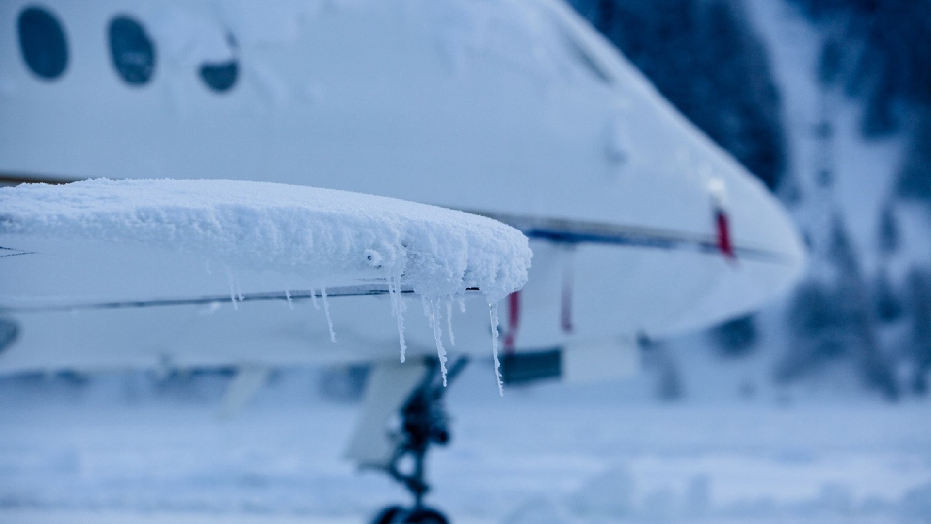 Aircraft Anti-icing | Aircraft De-icing Systems | Siemens